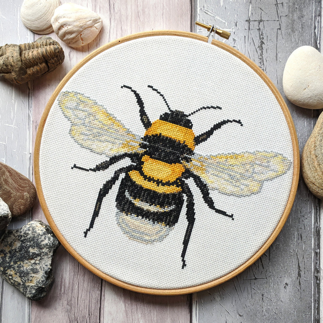 Bee Digital Cross Stitch Pattern – pyrodogpins